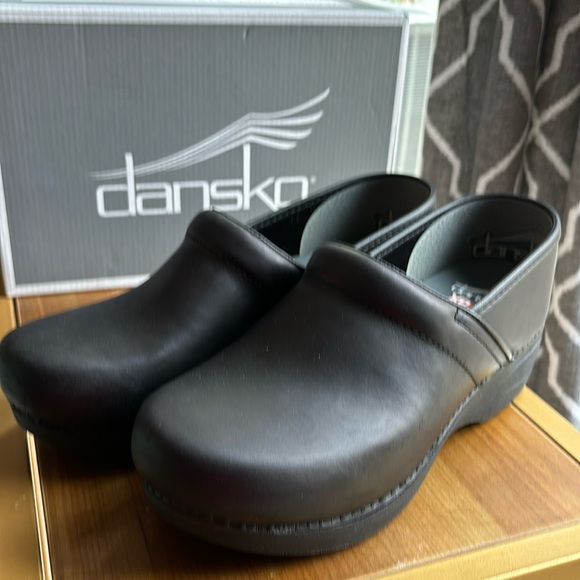 Dansko | Shoes | Dansko Xp 2 Wide Professional Stapled Clog Sz 4 Black ...